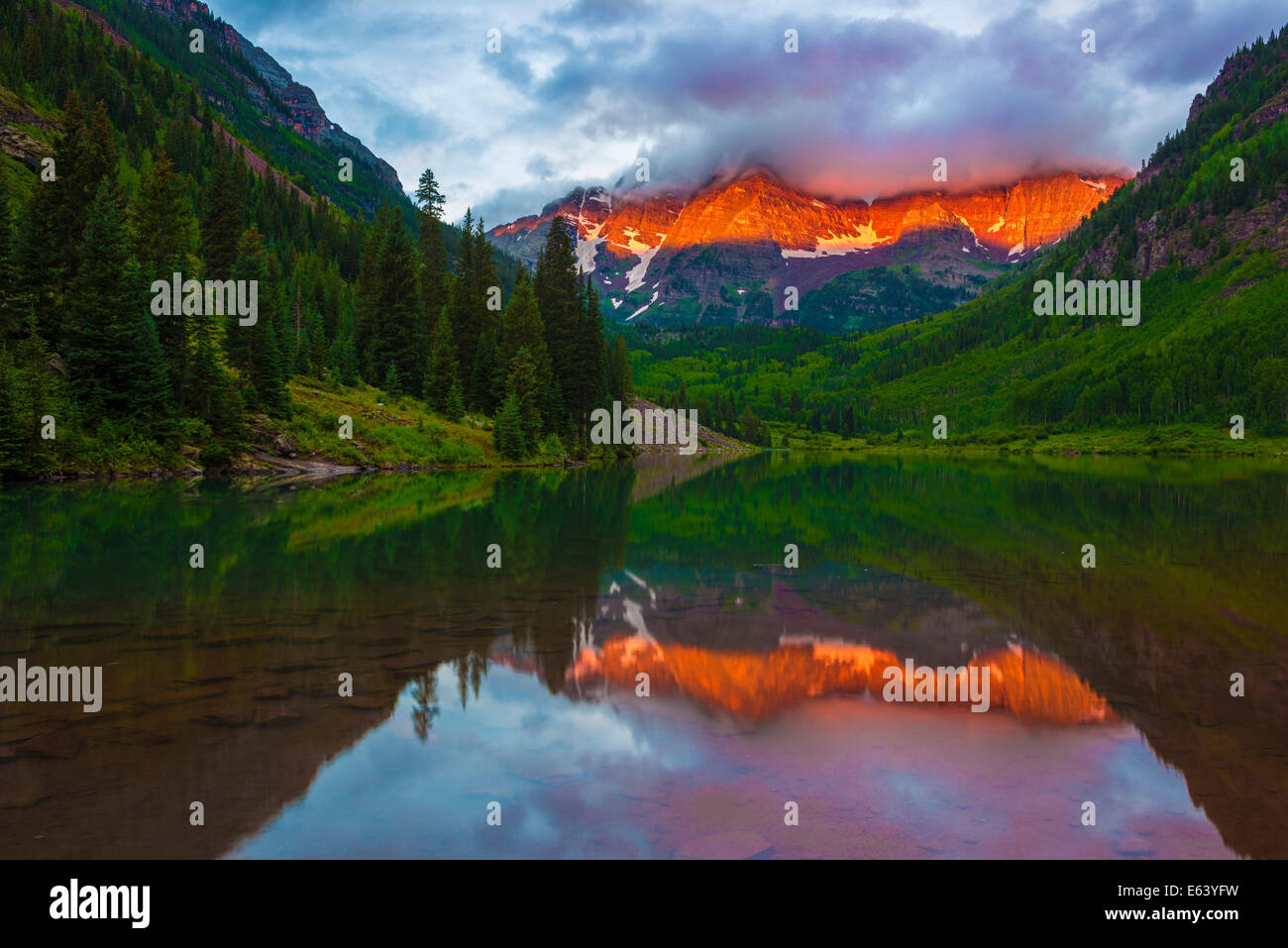 sunrise at maroon bells of Colorado Stock Photo - Alamy