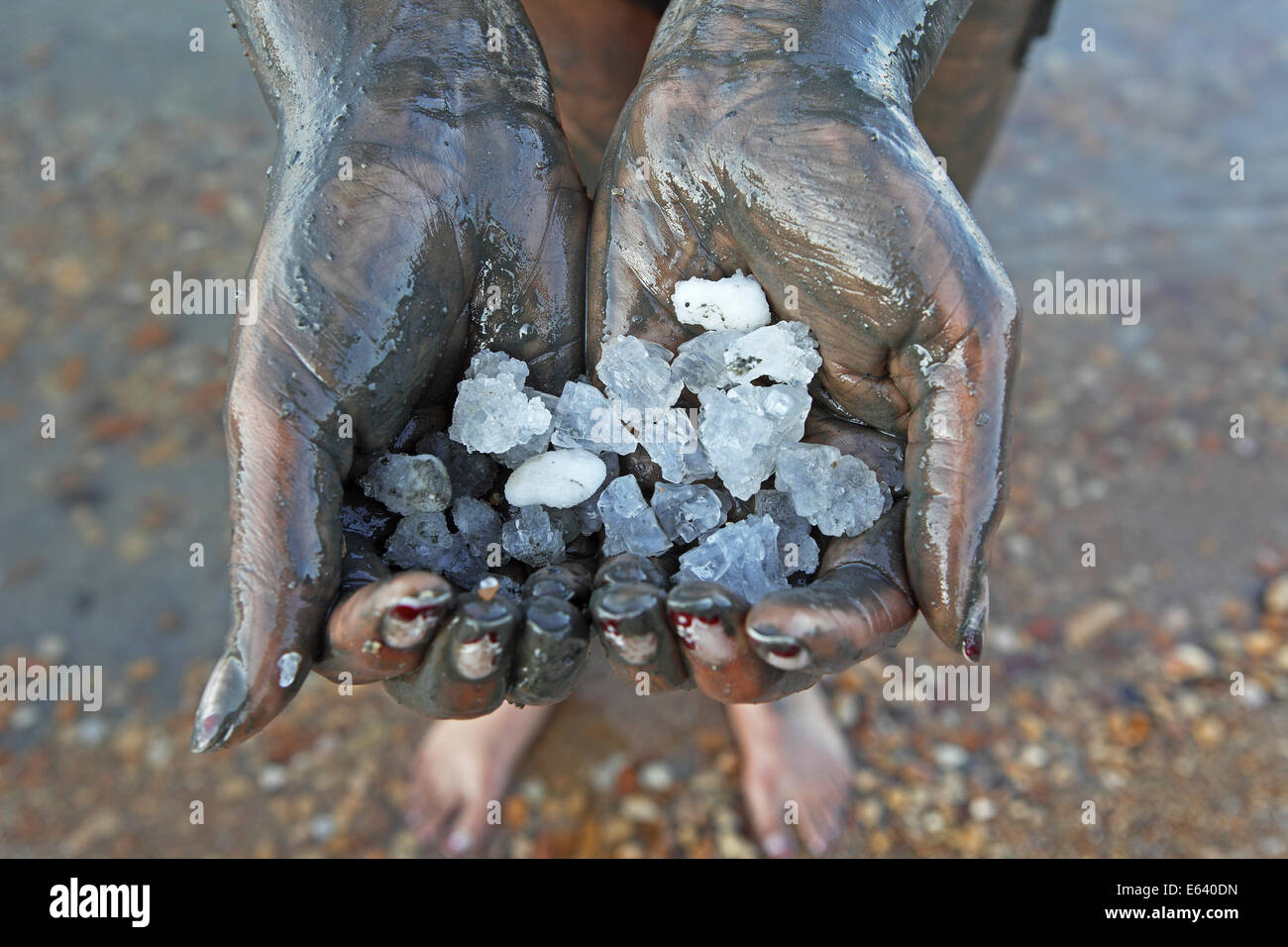 Women covered in mud hi-res stock photography and images - Alamy