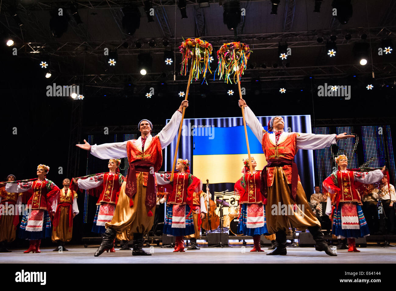 Ukrainian folk dance hi-res stock photography and images - Alamy