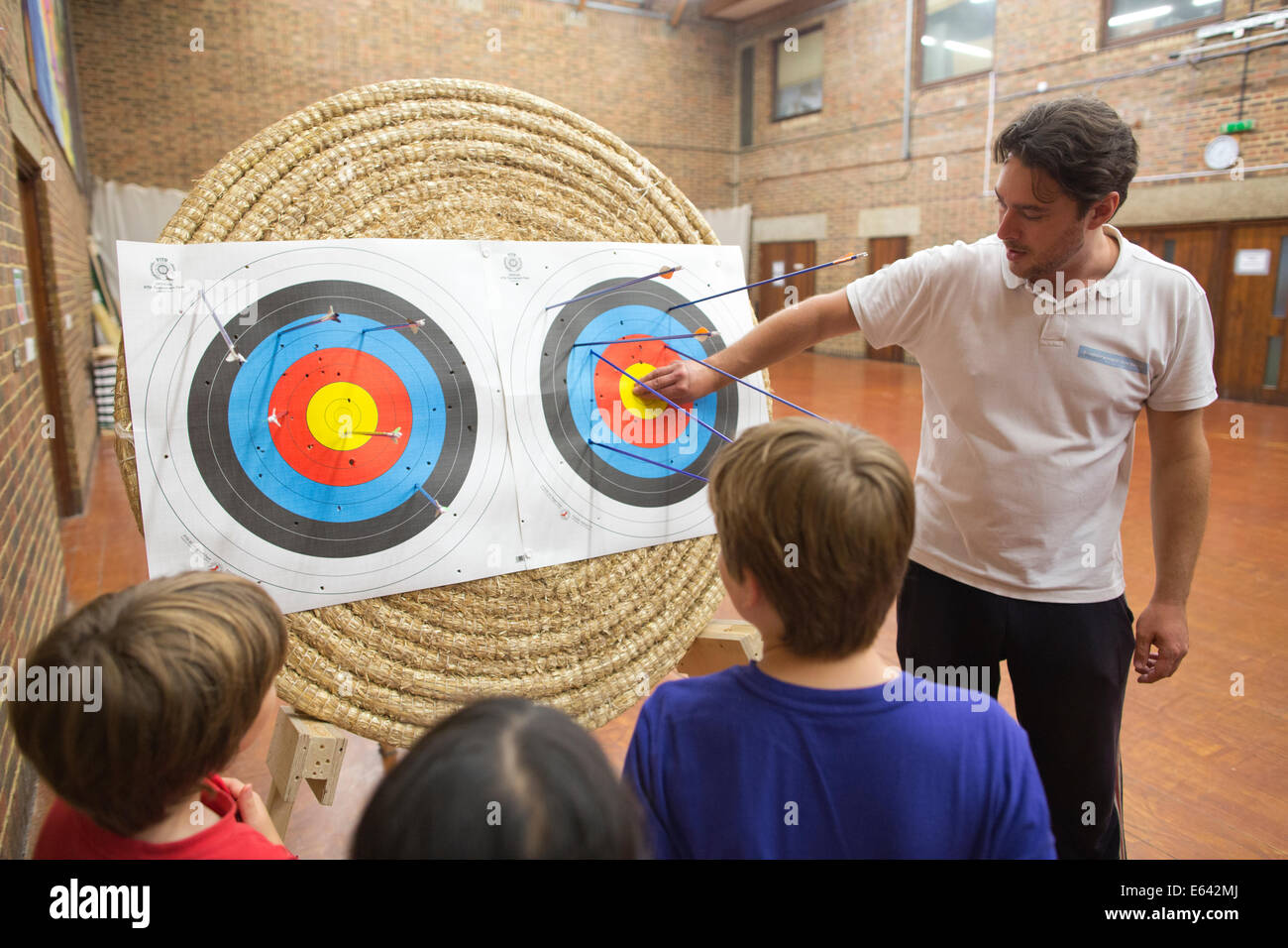 Archery hi-res stock photography and images - Alamy
