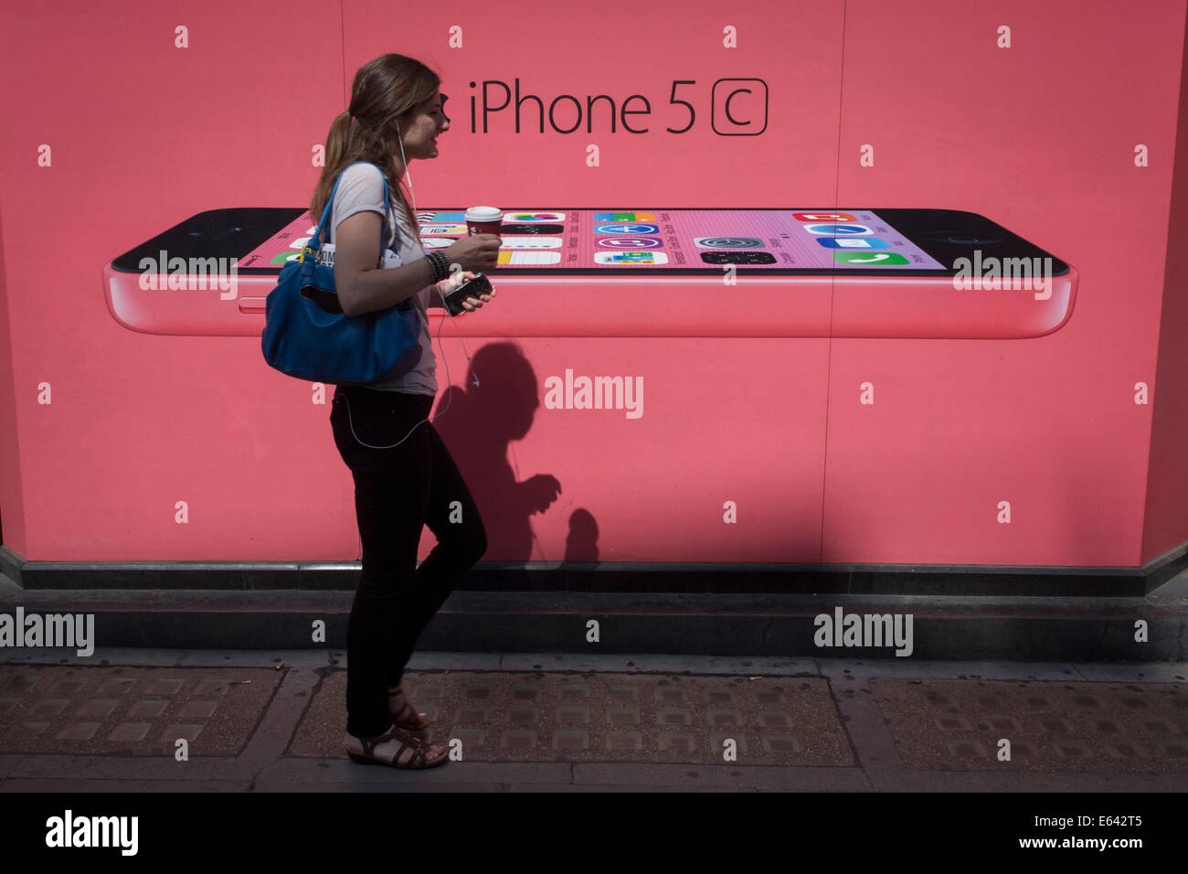 Iphone 5s advertisement hi-res stock photography and images - Alamy