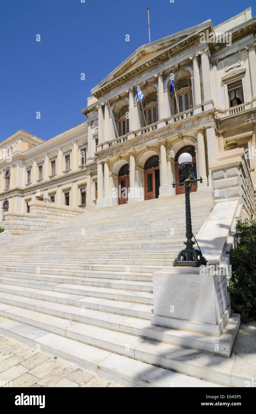 The Neoclassical town hall in Plateia Miaouli, Ermoupolis, Syros Island ...