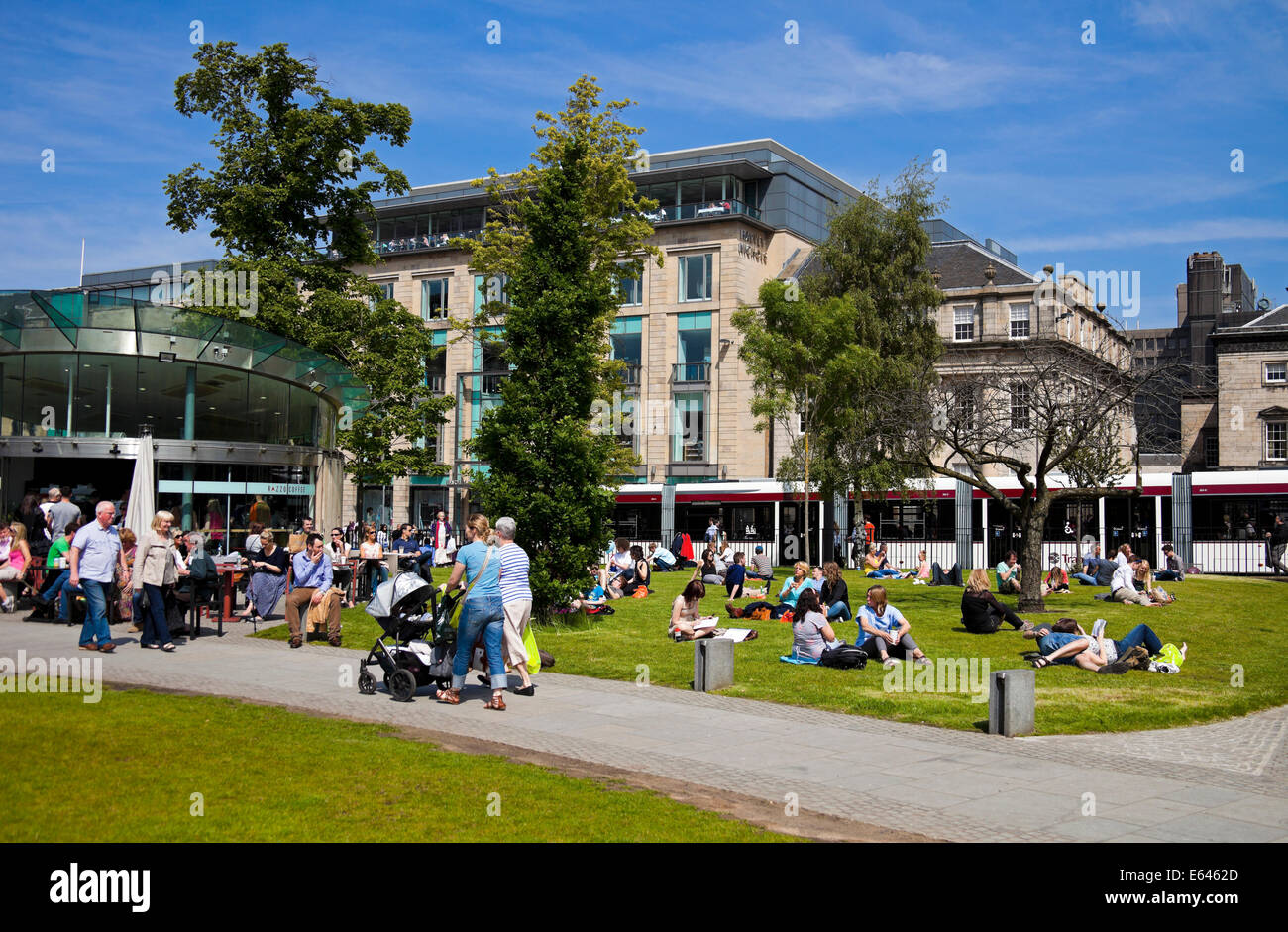 St andrew square hi-res stock photography and images - Alamy