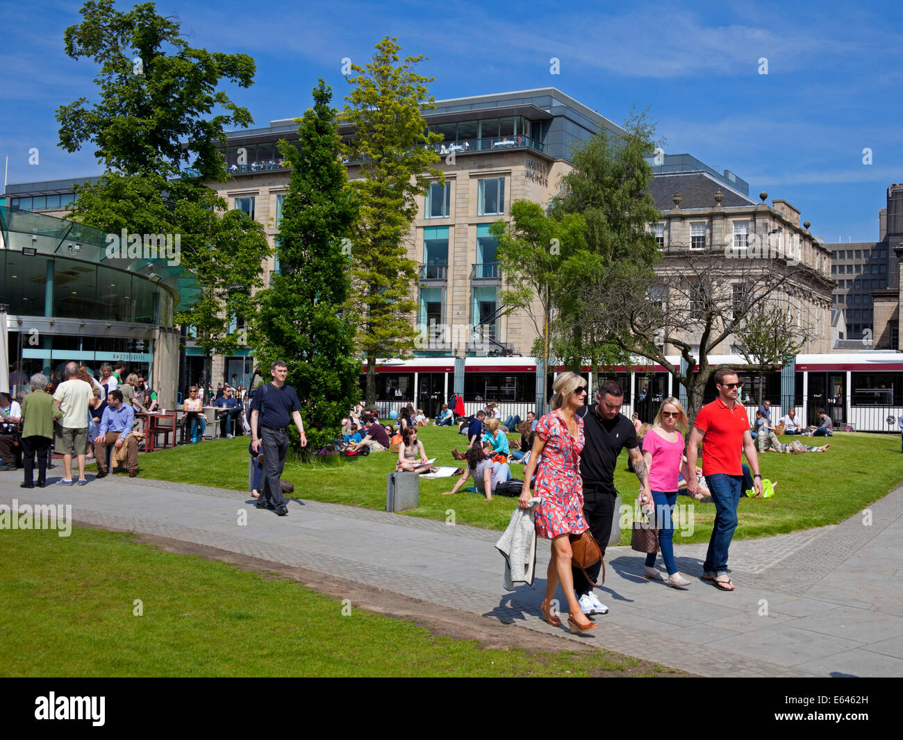 St andrew square hi-res stock photography and images - Alamy