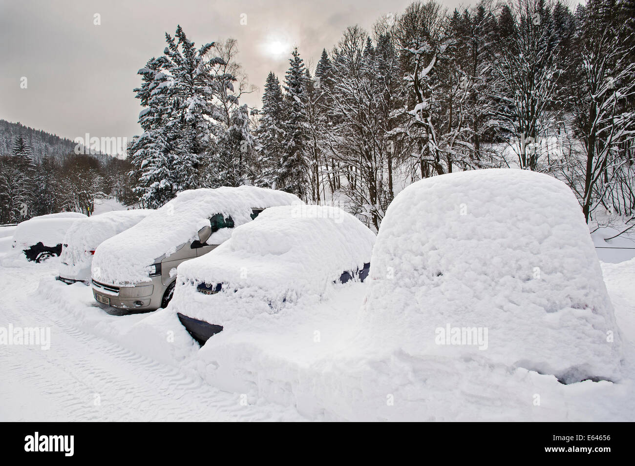 Cars under the snowball hi-res stock photography and images - Alamy