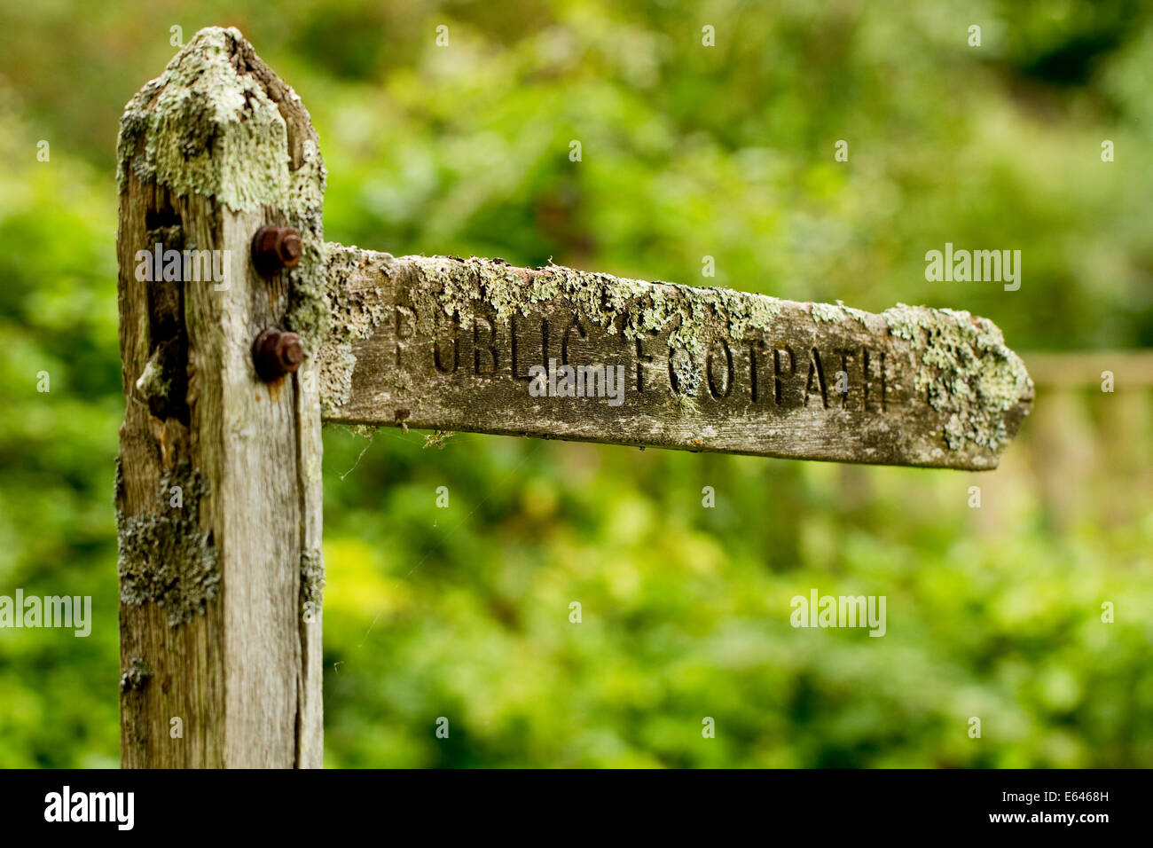 Wooden footpath sign-post Stock Photo - Alamy