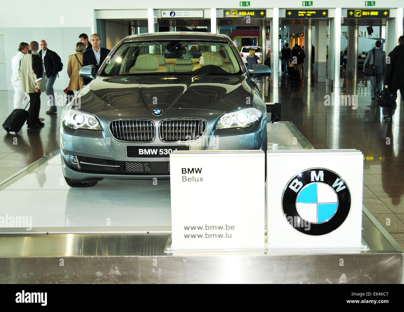 Bmw logo circle hi-res stock photography and images - Alamy