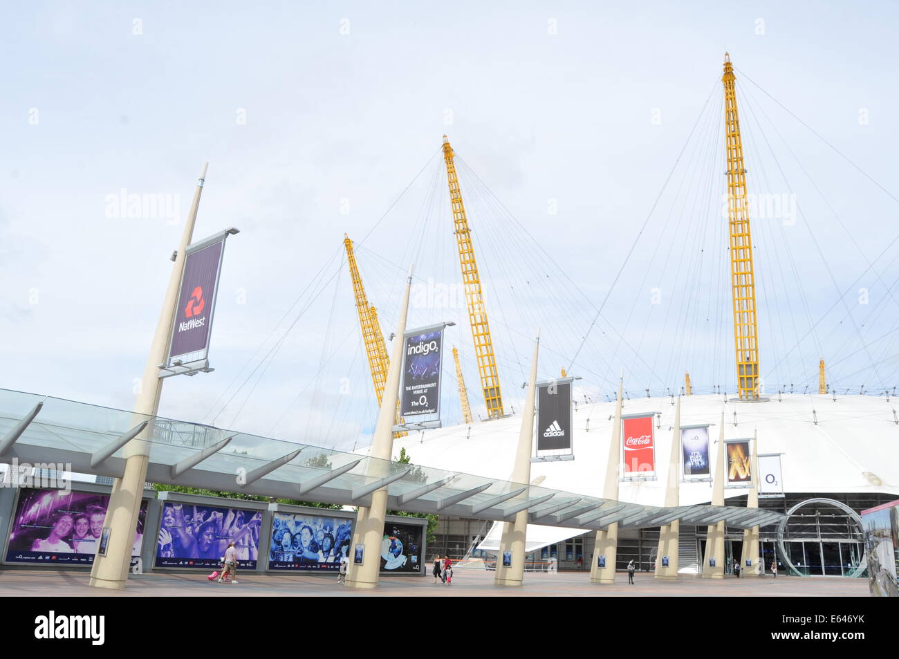 LONDON, UK - AUGUST 21, 2010: Modern architecture of the O2 Arena in ...