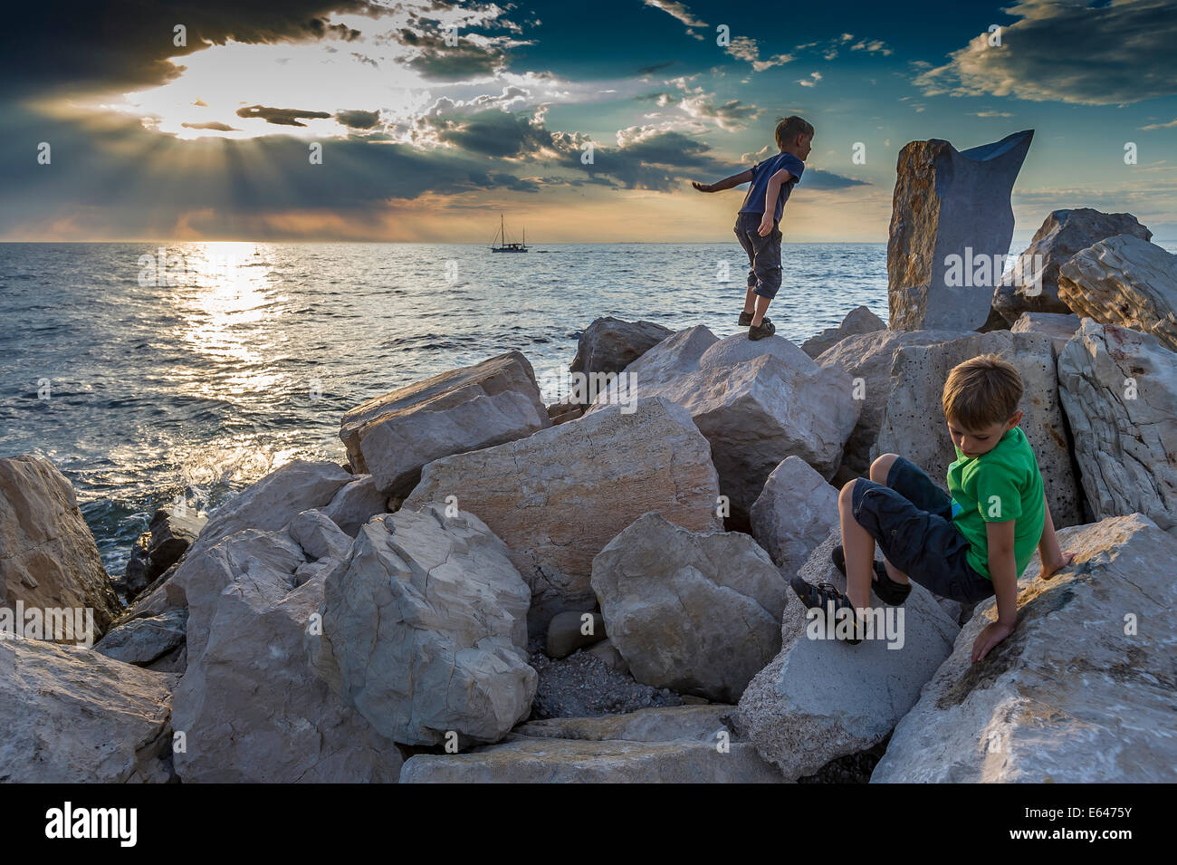 Seashore children hi-res stock photography and images - Alamy