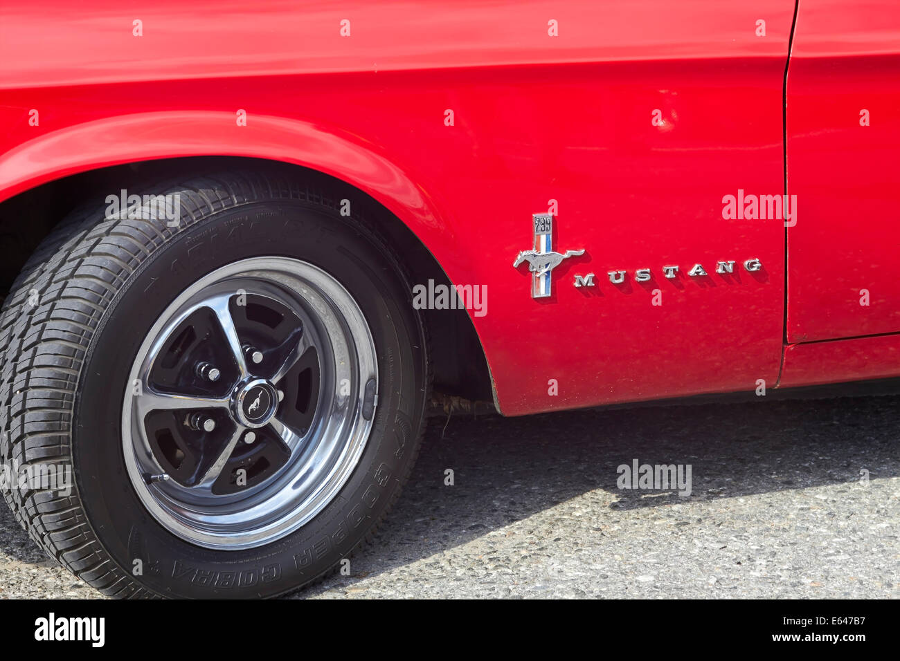 Ford wheel hi-res stock photography and images - Alamy
