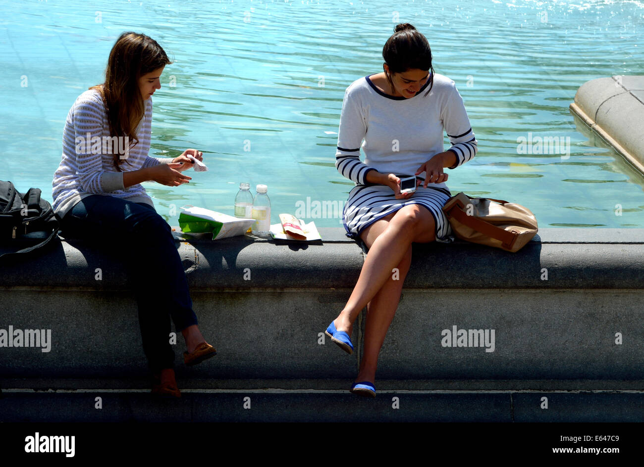 London lunch break outside hi-res stock photography and images - Alamy