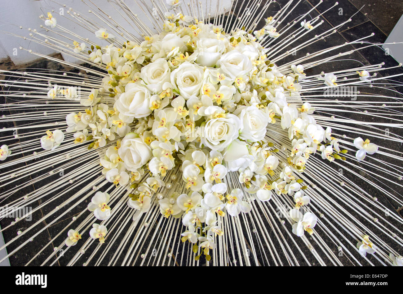 Very large mixed roses bouquet hi-res stock photography and images - Alamy