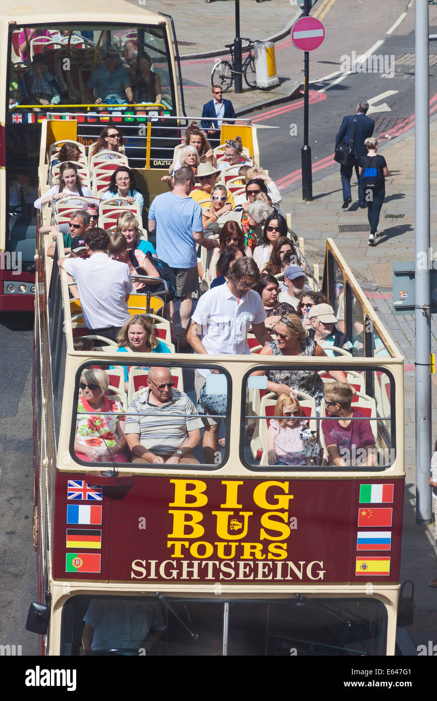 A London sightseeing bus at London Bridge Stock Photo - Alamy