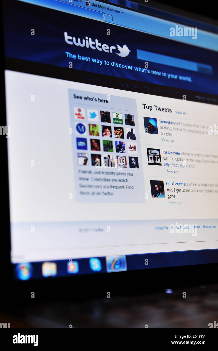 Twitter website logo screen cursor hi-res stock photography and images ...