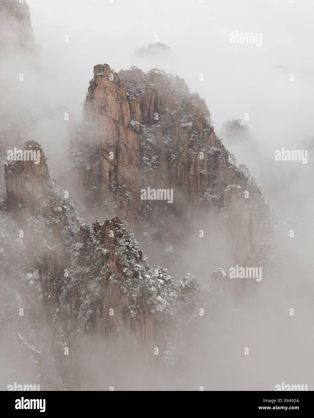 Yellow mountains hi-res stock photography and images - Alamy