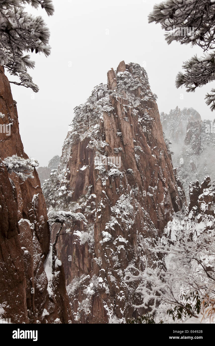 Yellow mountains hi-res stock photography and images - Alamy