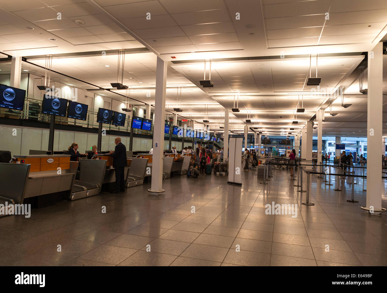 Montréal Trudeau High Resolution Stock Photography and Images - Alamy