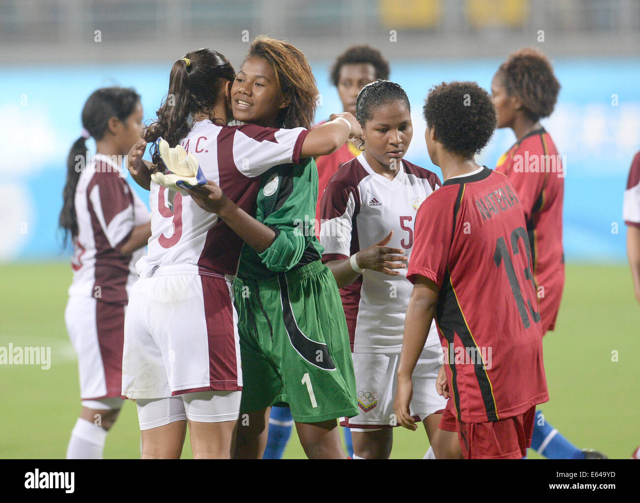 August hug hi-res stock photography and images - Alamy