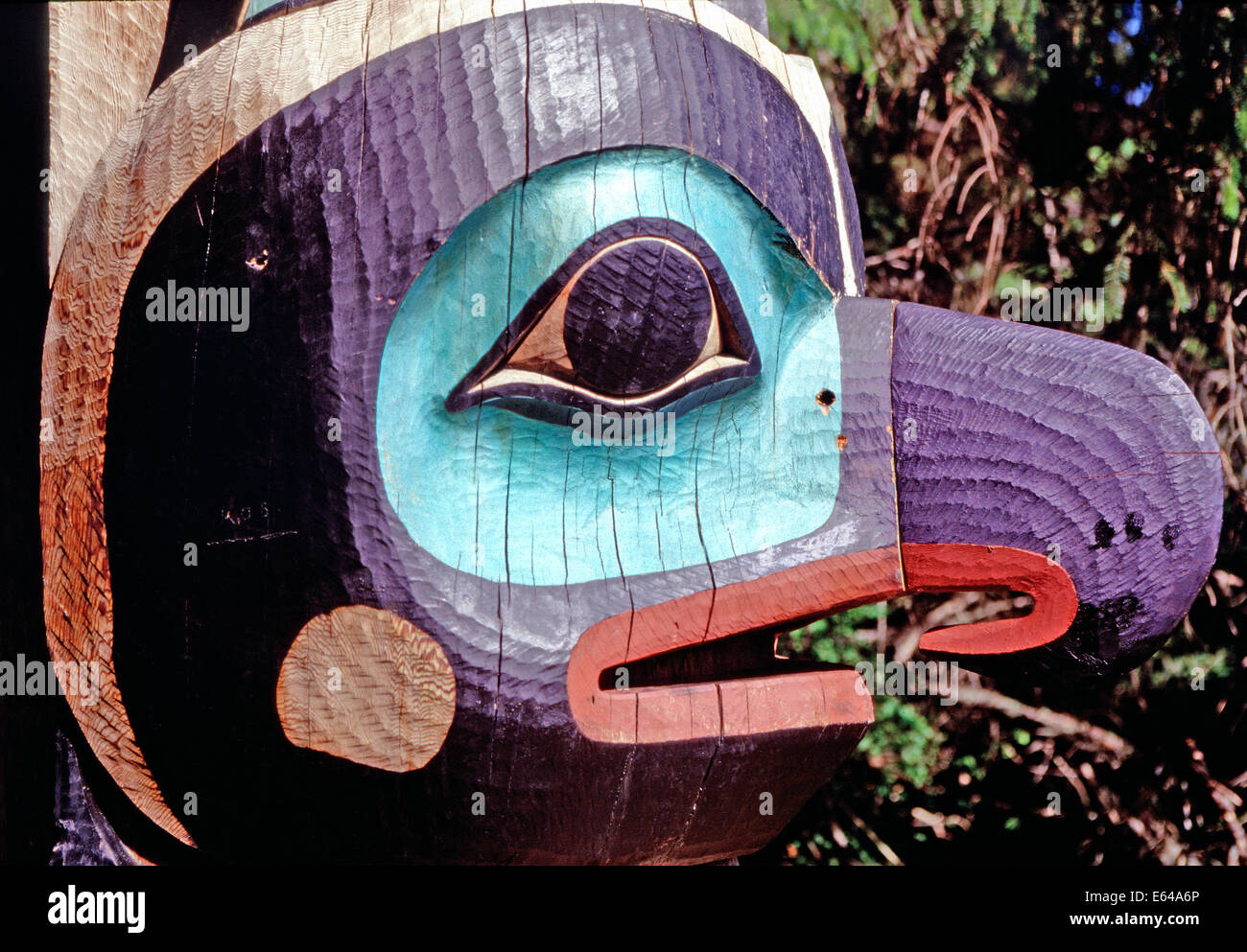 Alaska totem raven hi-res stock photography and images - Alamy
