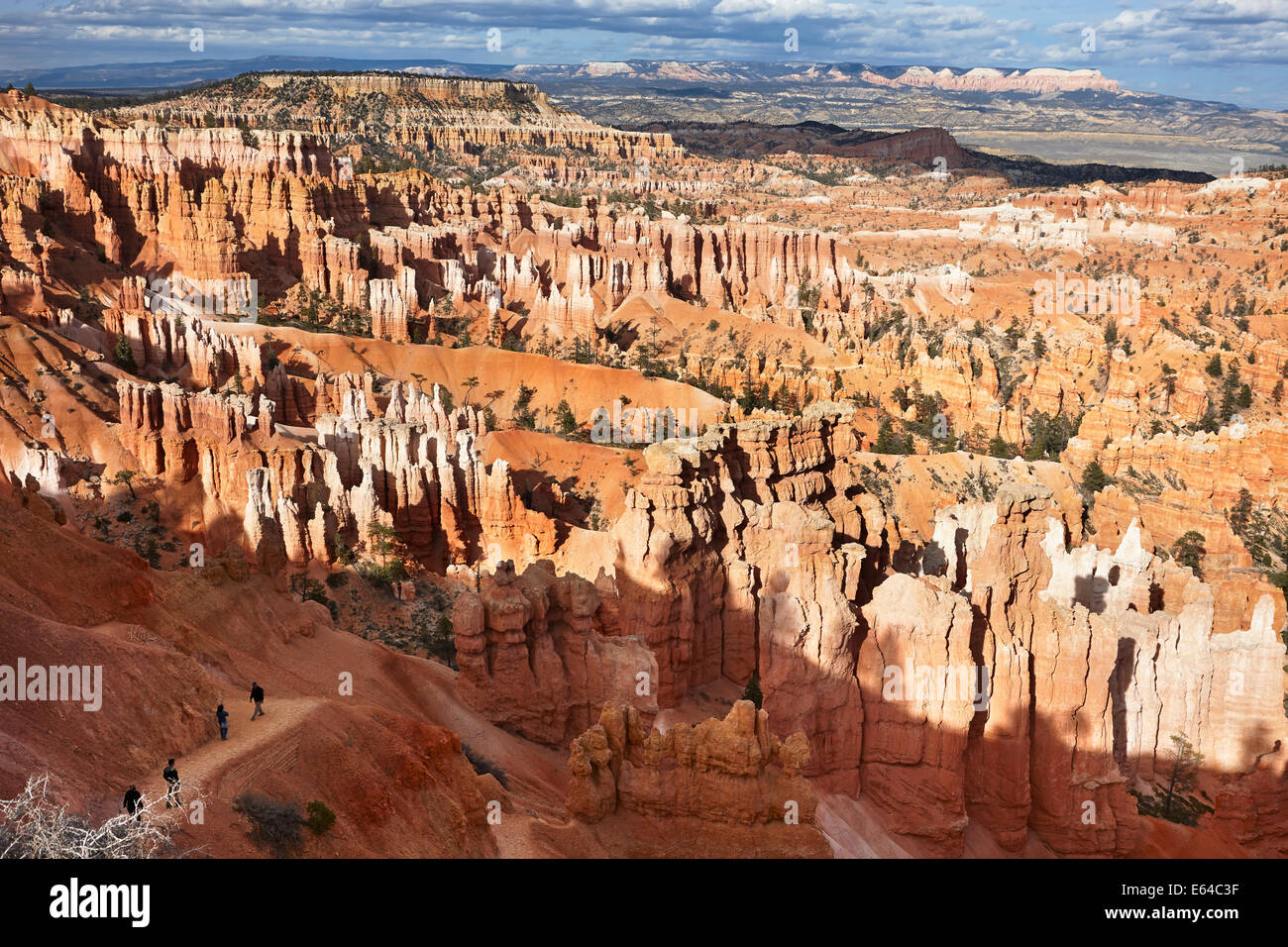 Tourists at bryce canyon national park hi-res stock photography and ...