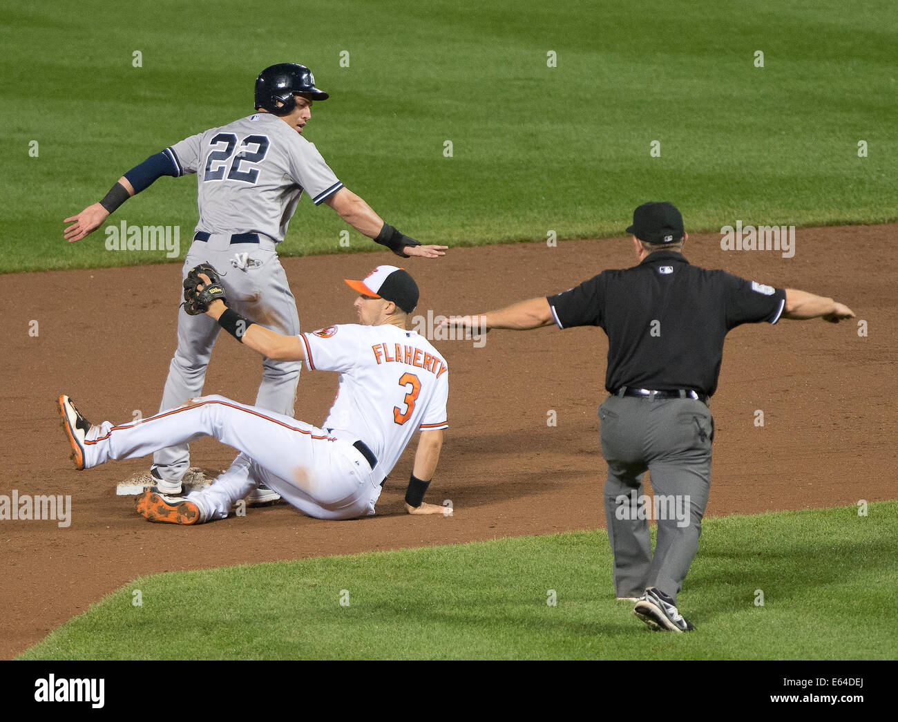 New York Yankees center fielder Jacoby Ellsbury (22) is declared safe after stealing second base ...