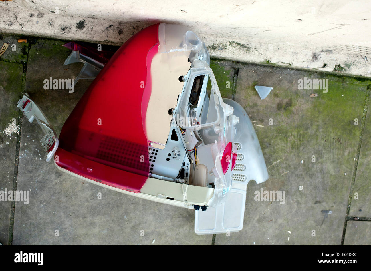 iMac computer thrown away on sidewalk Stock Photo - Alamy