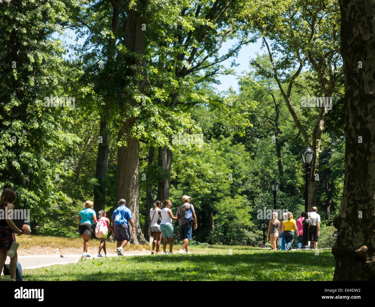 Summer crowds outside hi-res stock photography and images - Alamy