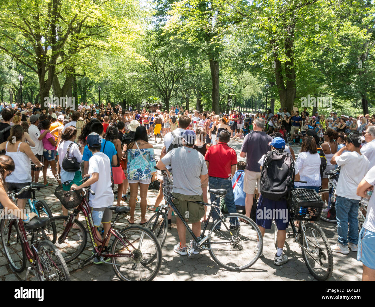 Large crowds men women hi-res stock photography and images - Alamy
