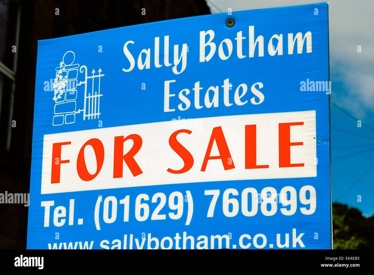 House for sale signs uk hi-res stock photography and images - Alamy