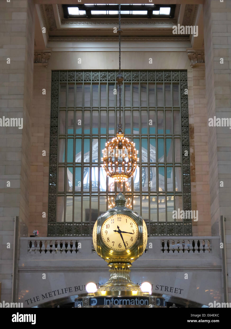 Clock on Information Booth on Grand Central Terminal, NYC, USA Stock ...