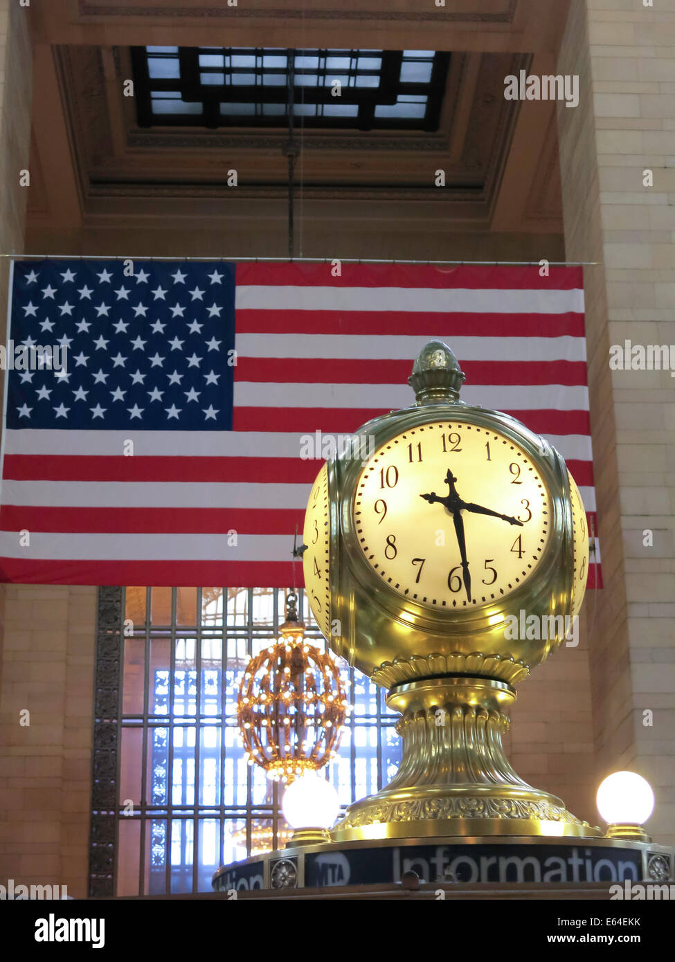 Clock and Information Booth on Grand Central Terminal, NYC, USA Stock ...