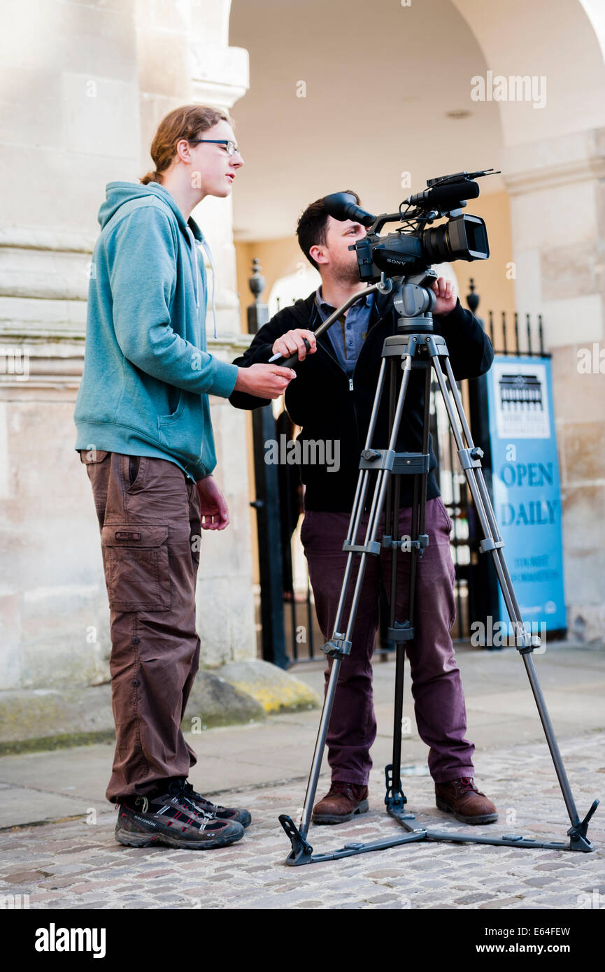 Filming outside uk hi-res stock photography and images - Alamy