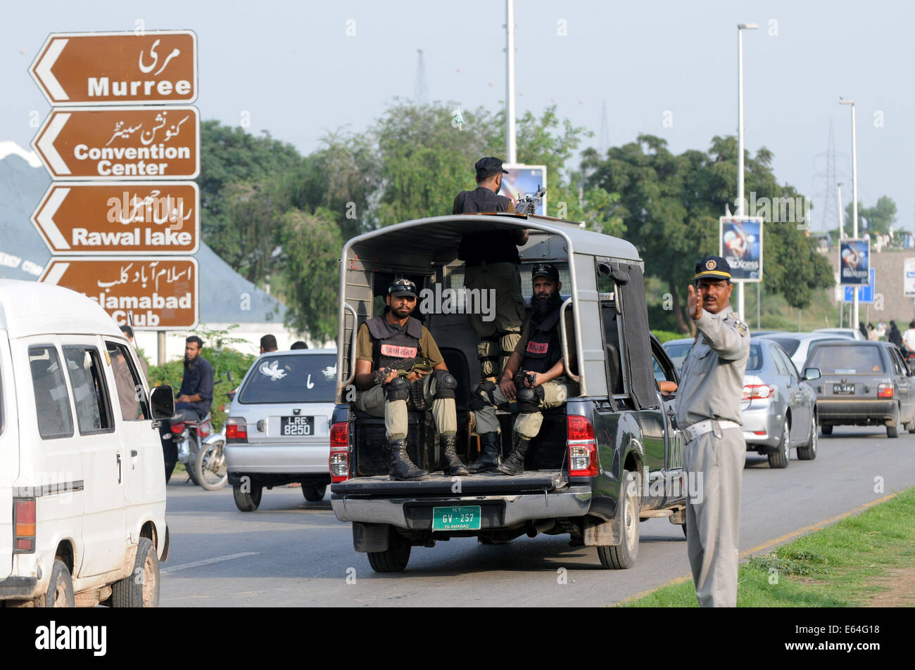 Islamabad, Pakistan. 14th Aug, 2014. Pakistani rangers patrol on the ...
