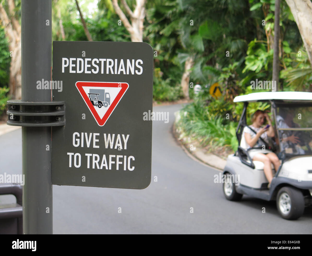 Car give way australia hi-res stock photography and images - Alamy