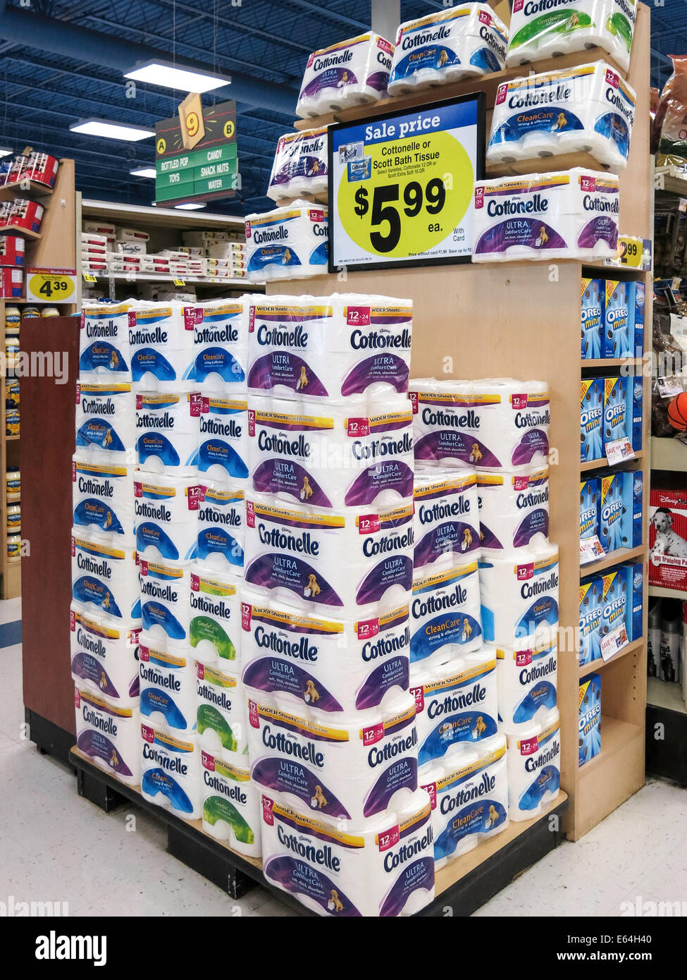 Aisle display at grocery store hi-res stock photography and images - Alamy