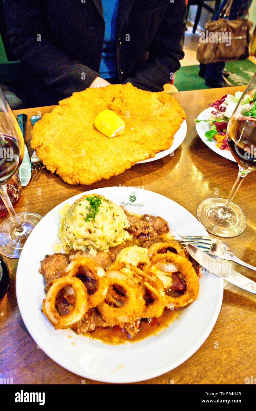 Wiener schnitzel austria hi-res stock photography and images - Alamy