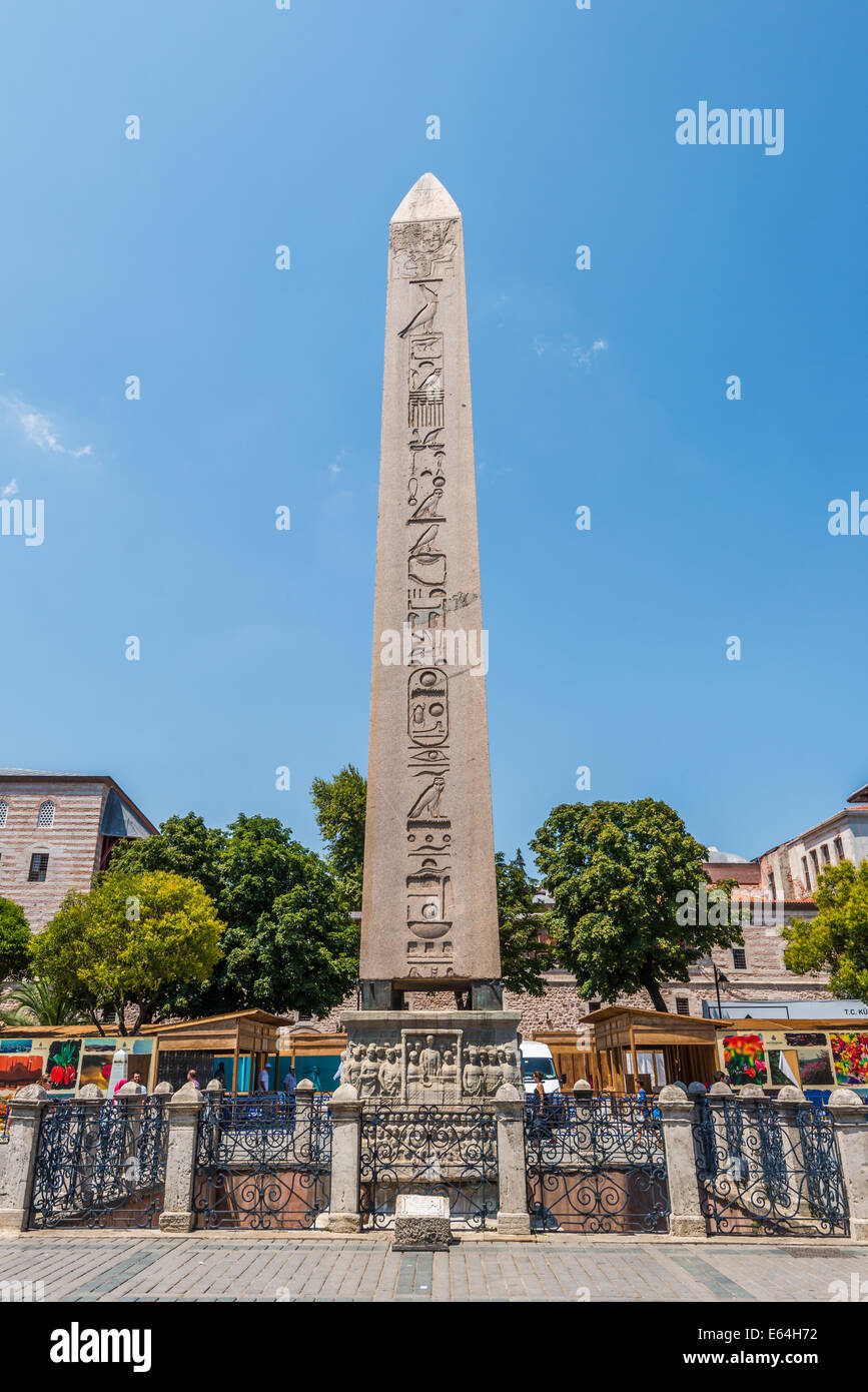 Obelisk symbols hieroglyphics hi-res stock photography and images - Alamy