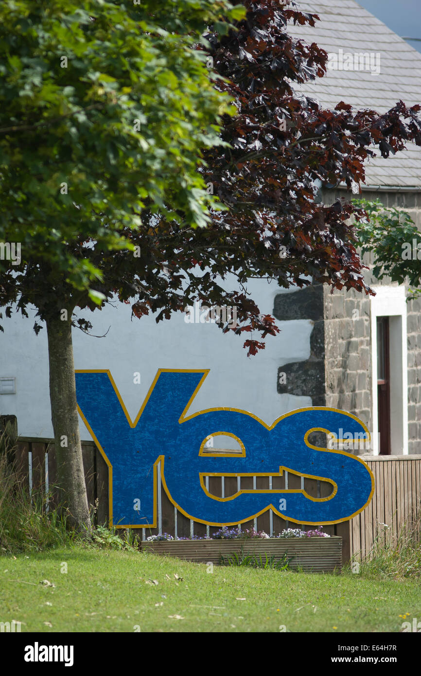 A 'Yes' sign outside a house on the A68 in the Scottish Borders ...
