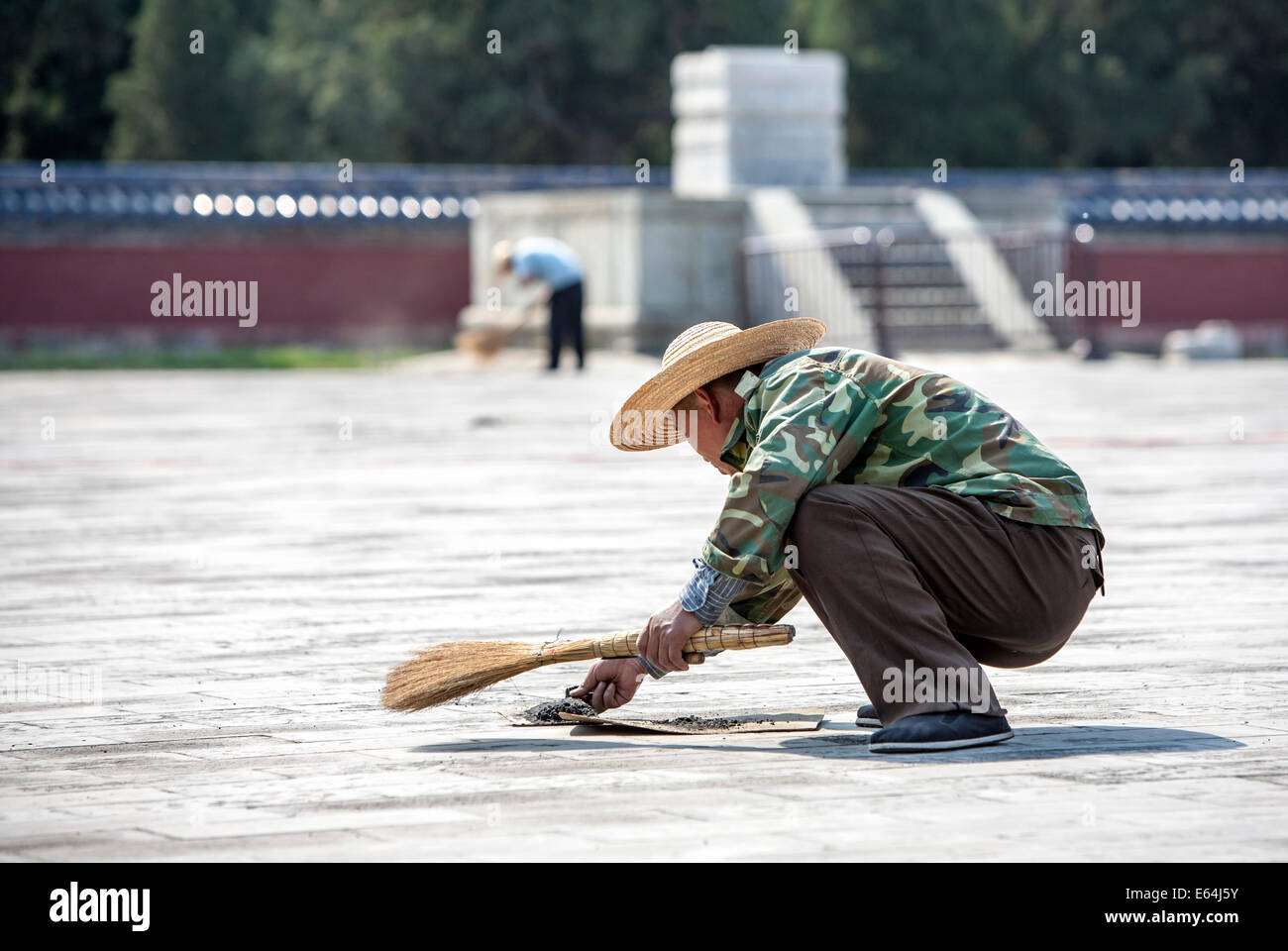 Chinese street cleaning hi-res stock photography and images - Alamy