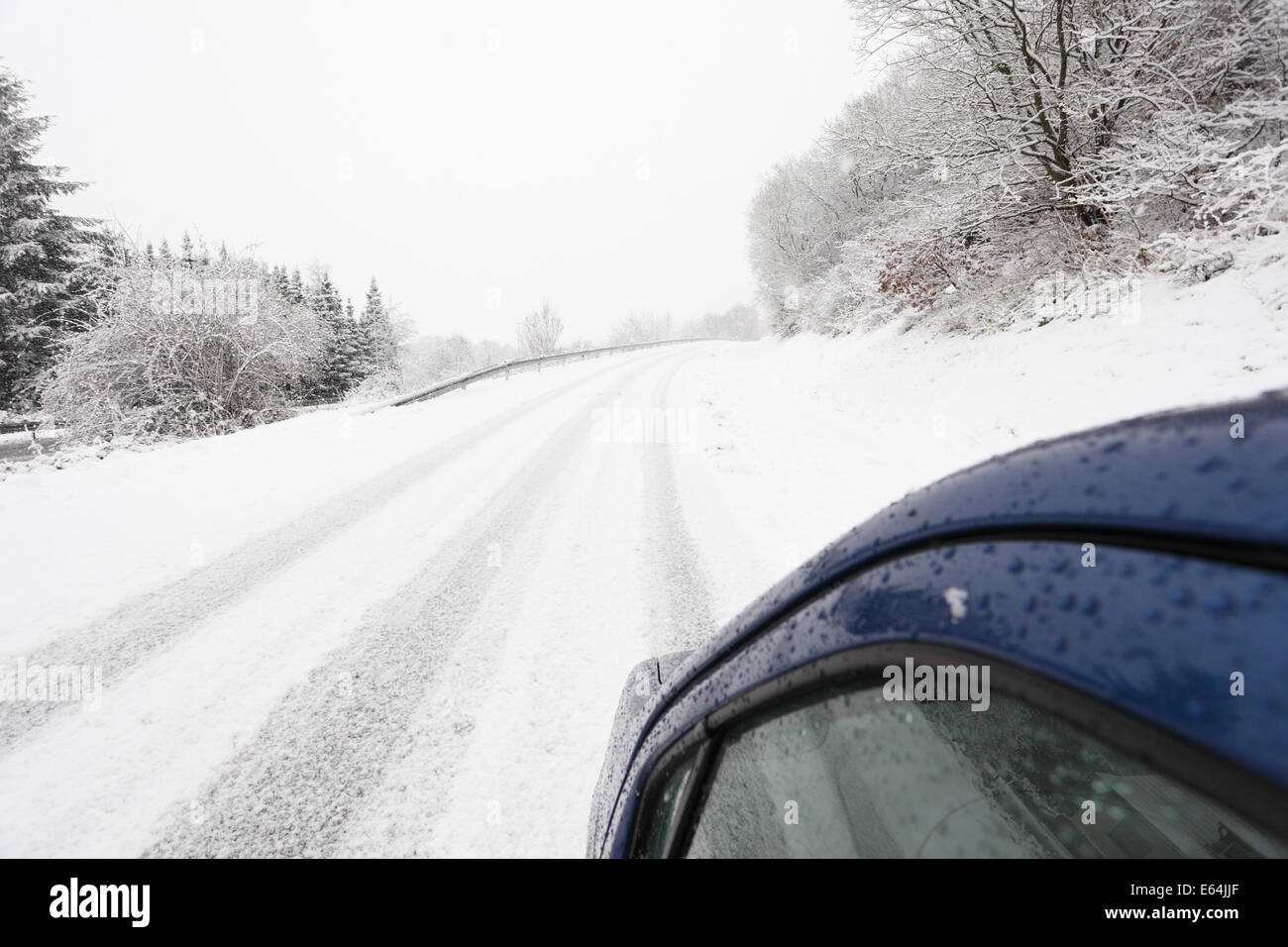 Car driving on a snowy road hi-res stock photography and images - Alamy