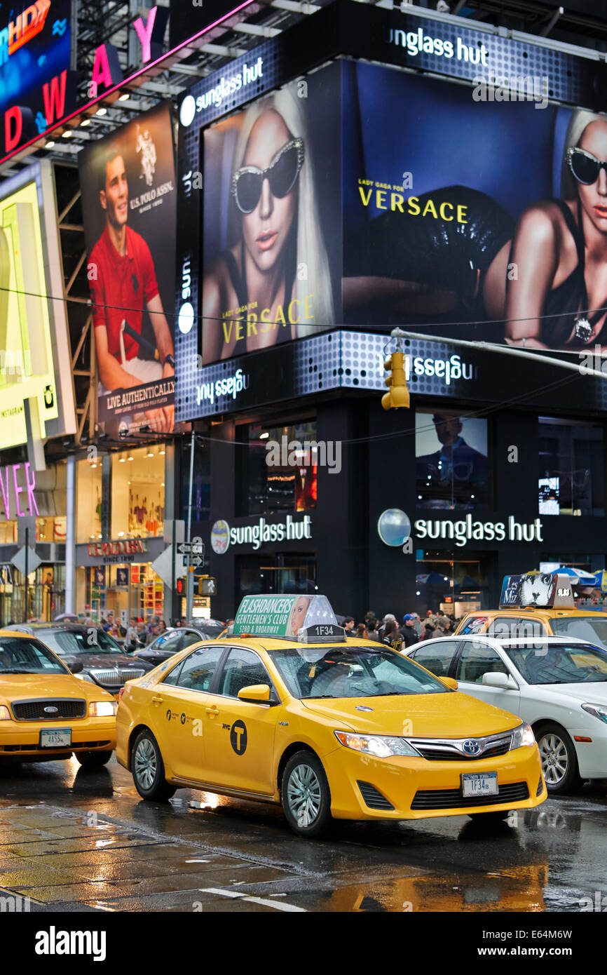 Yellow Medallion taxi on Times Square. Manhattan, New York, USA Stock ...