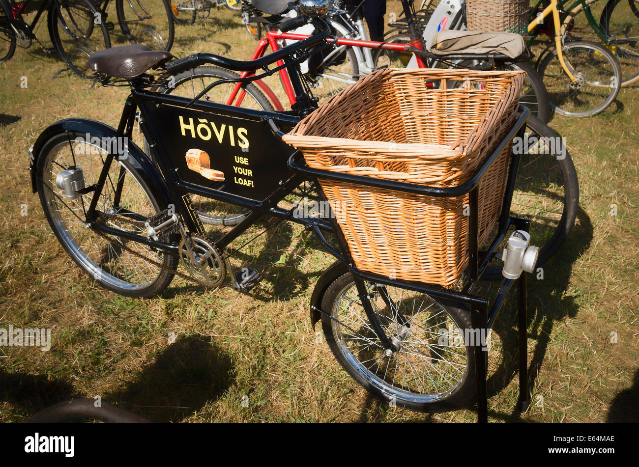 Old tricycle delivery trike show hi-res stock photography and images ...