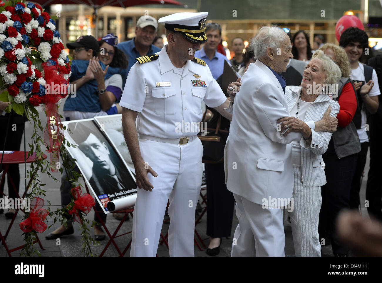 New York, USA. 14th Aug, 2014. People participate in the unveiling ...