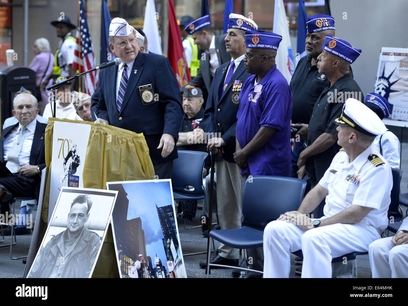 New York, USA. 14th Aug, 2014. Veterans participate in the unveiling ...