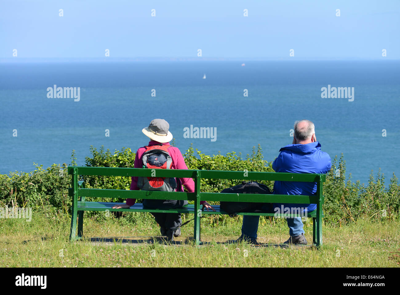 Bench looking out sea hi-res stock photography and images - Alamy