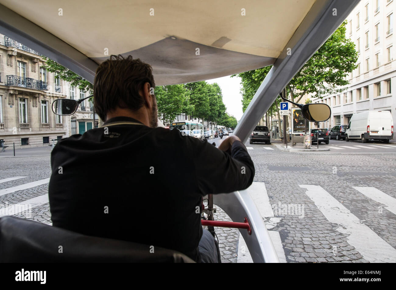 Cycle rickshaw or pedicab driver in Paris, France Stock Photo - Alamy