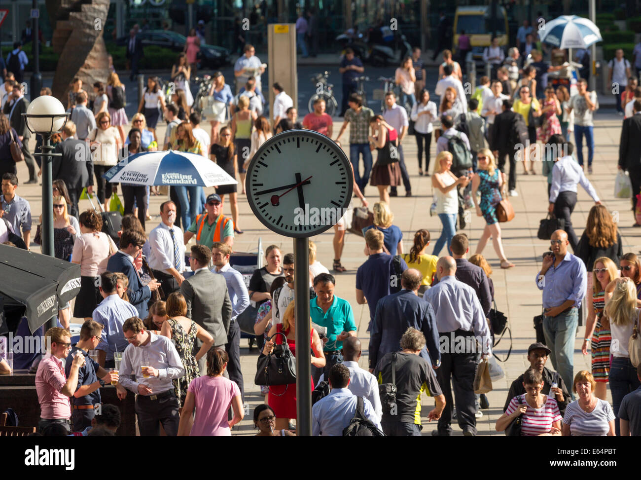 Evening Rush Hour - Canary Wharf - London Stock Photo - Alamy