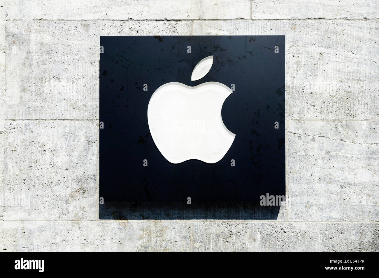 The First Apple Logo