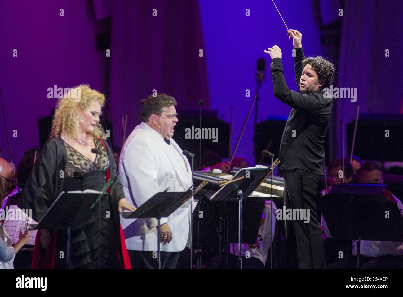 Los sopranos hi-res stock photography and images - Alamy