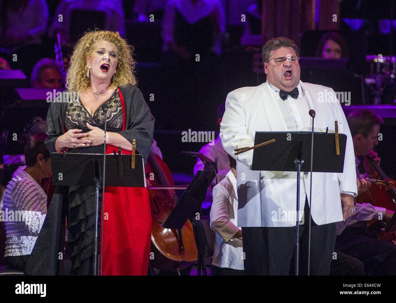 Mezzo sopranos hi-res stock photography and images - Alamy